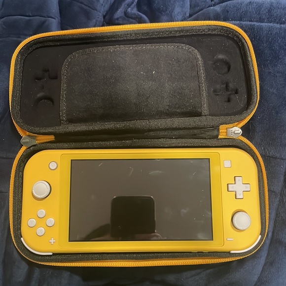 Video Games & Consoles | Yellow Nintendo Switch Lite Includes Case And ...